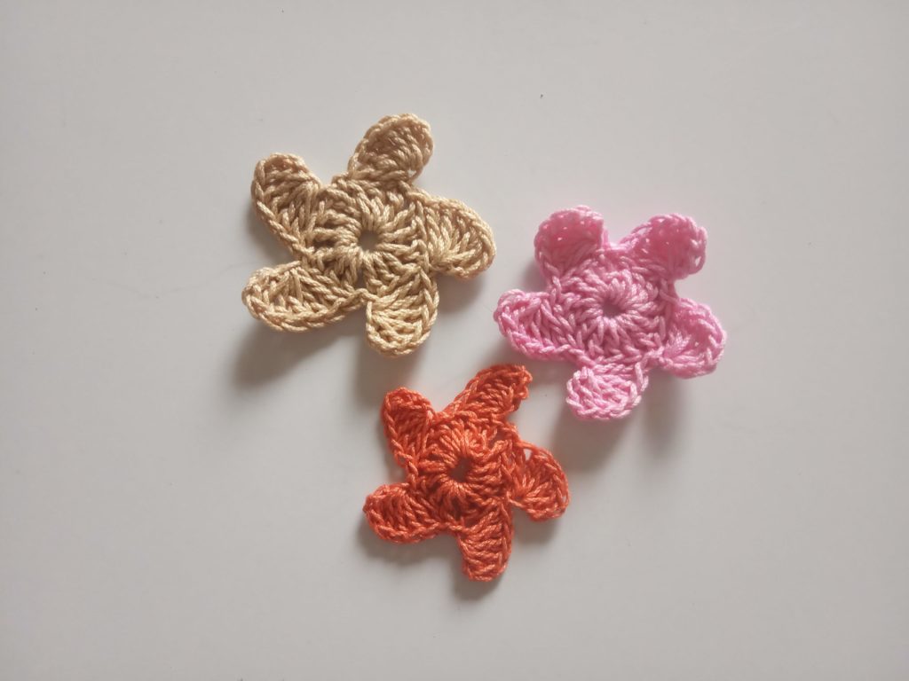Simple, Easy Crochet Flower – Free Pattern