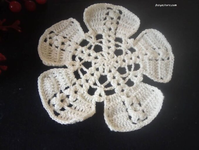 How to Crochet Large Flower Motif - Free Pattern and Instructions
