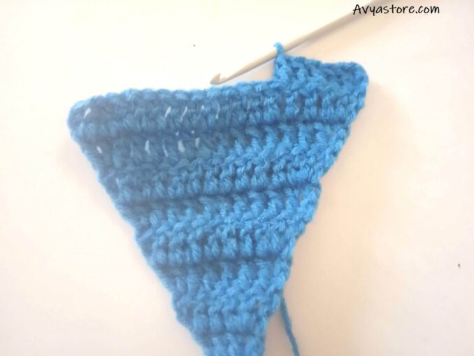 How to Crochet a Triangle Party Banner - Free Pattern