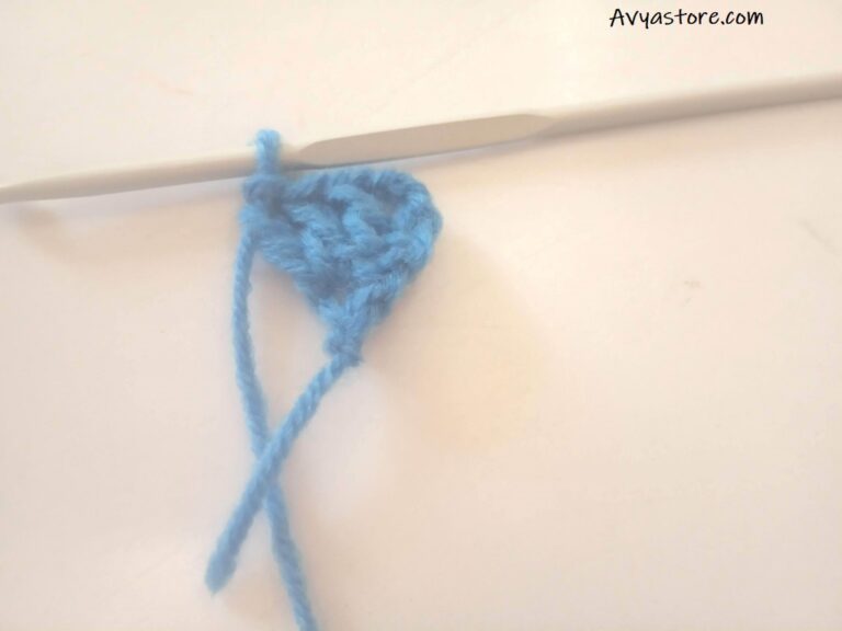 How to Crochet a Triangle Party Banner - Free Pattern